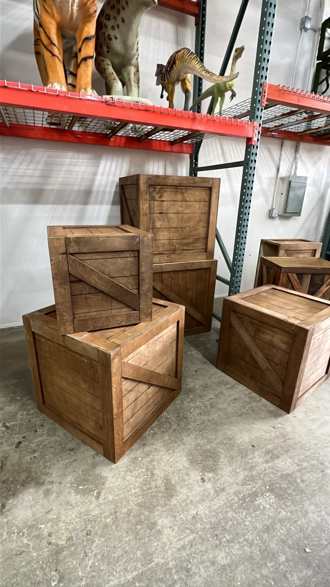 Crate 32x32x32 – Custom Prop Rentals